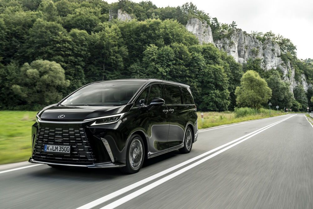 Lexus LM: Luxus-Van startet in Europa