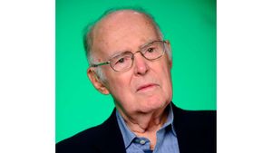 Semiconductor pioneer and Intel founder dies at 94 || Picture 1 / 9