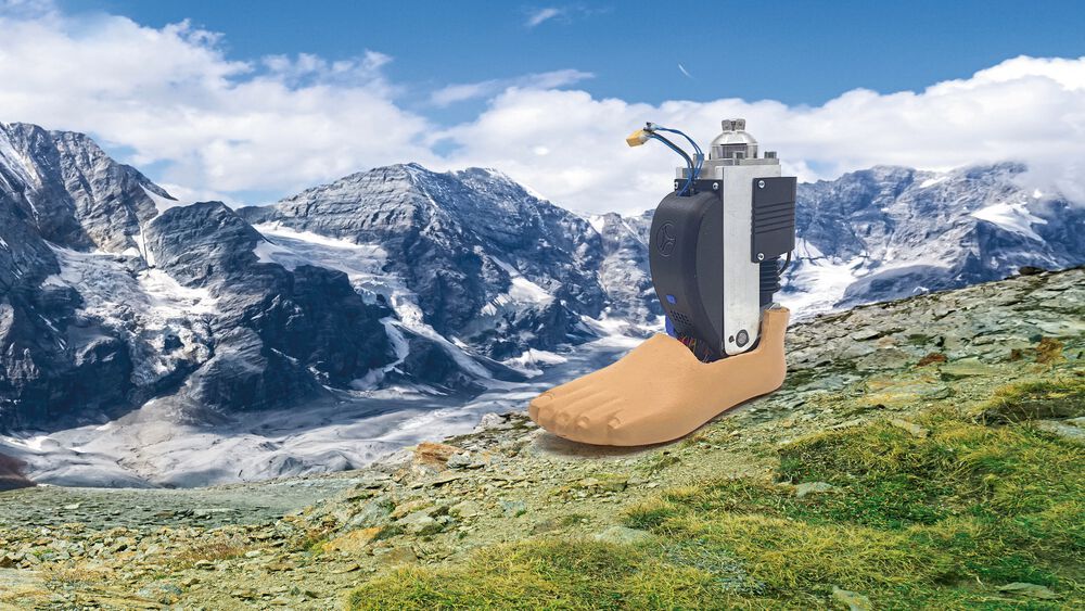 Small DC servo motor makes the foot more flexible