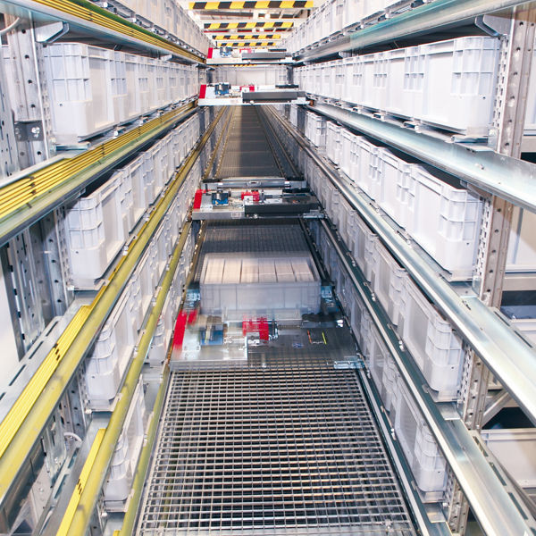 Shuttle-Systeme in Kompaktlagern mit Strom versorgen