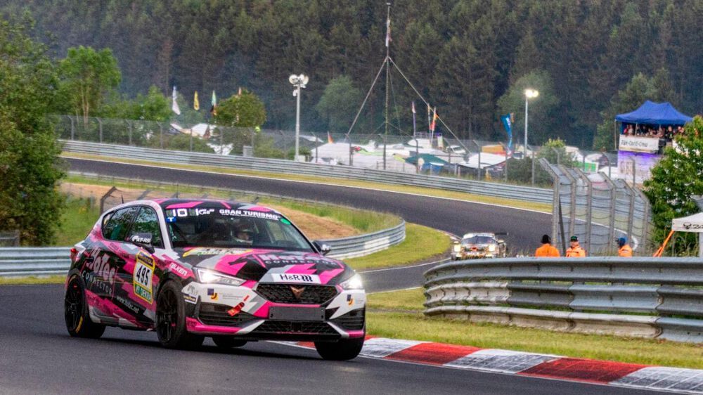 Rennteam von Auto Thomas siegt auf dem Nürburgring