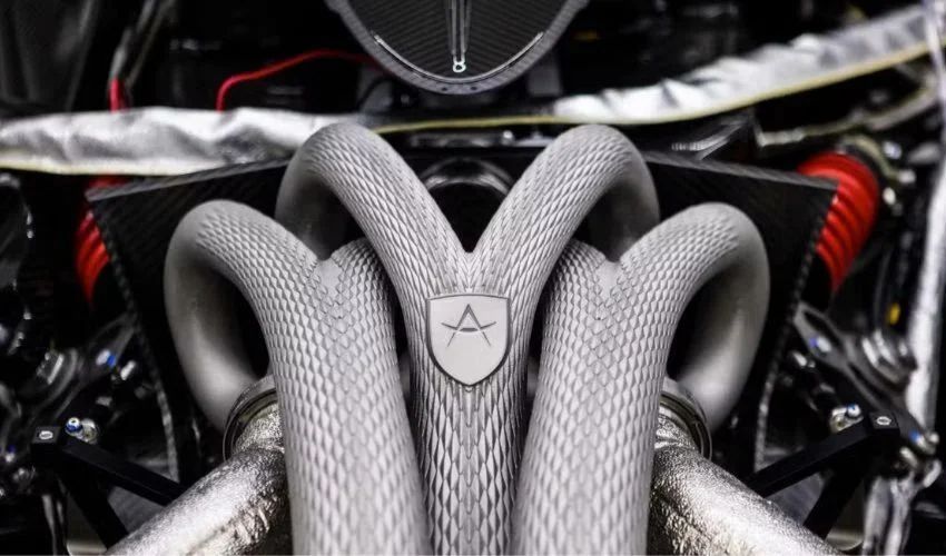 Drachenschuppen unter der Motorhaube