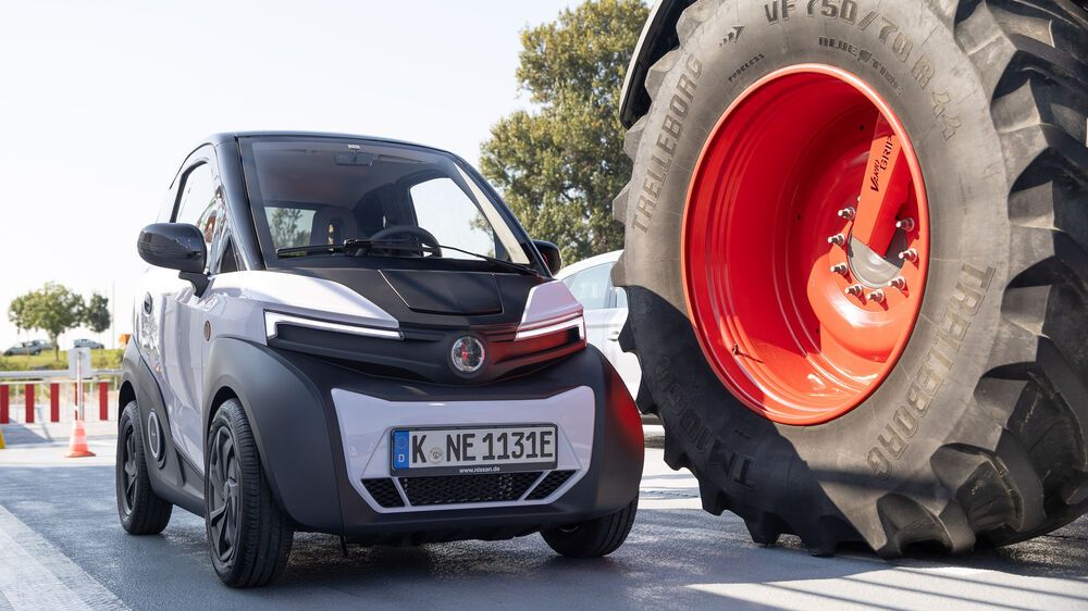 Silence S04: Nanocar im Nissan-Showroom || Bild 1 / 10