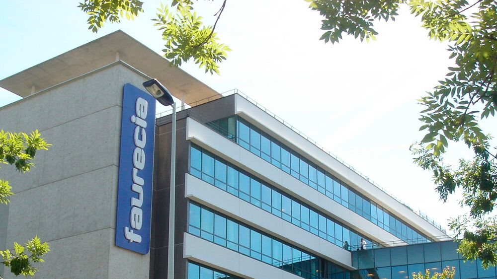 Faurecia schneidet 2022 operativ etwas besser ab