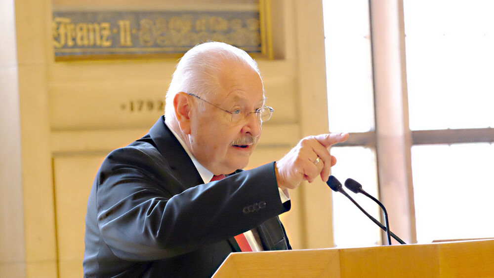 Jürgen Karpinski verabschiedet sich mit kämpferischer Rede