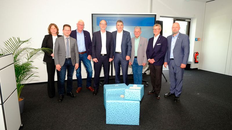 Martin Rumpf übergibt Geschäftsführung an Martina Krassowski