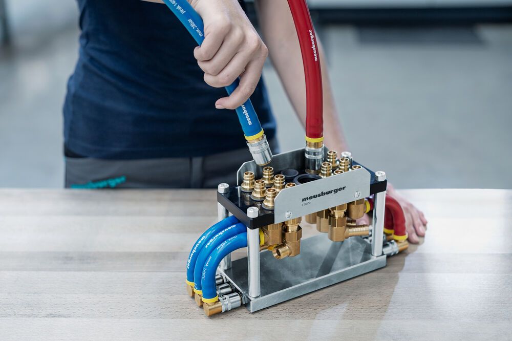 Meusburger multi-coupling saves set-up time in plastics processing