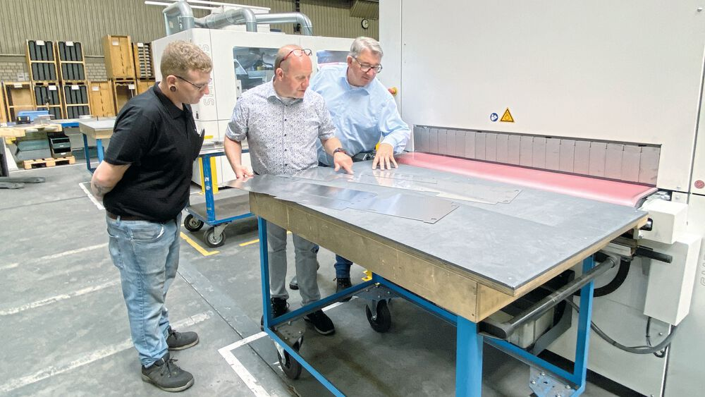 Mit Laser geschnittene Bleche zuverlässig entgraten
