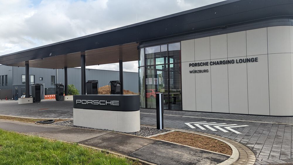 Porsche Charging Lounge öffnet bei Würzburg