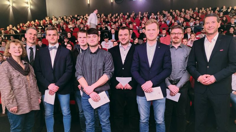 Berufsneulinge mit weitreichenden Möglichkeiten || Bild 9 / 67