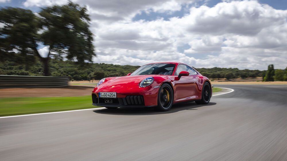 Porsche 911 Electrified: New era with T-Hybrid.