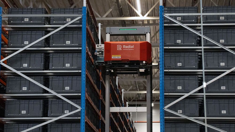 Zukunftsweisende Ware-zur-Person-Kommissionertechnik von Dematic