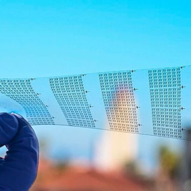 Smart implant: artificial muscles monitoring bone fractures