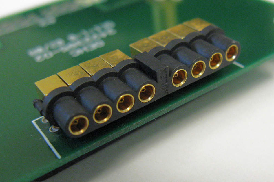 Für Verbindungen Kabel zu Leiterplatte