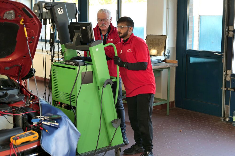 Die World Skills 2022 im Beruf Kfz-Mechatronik in Dresden || Bild 7 / 34