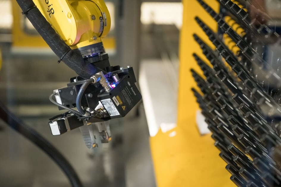 Profilsensor ermöglicht vollautomatische Galvanik auf engem Raum