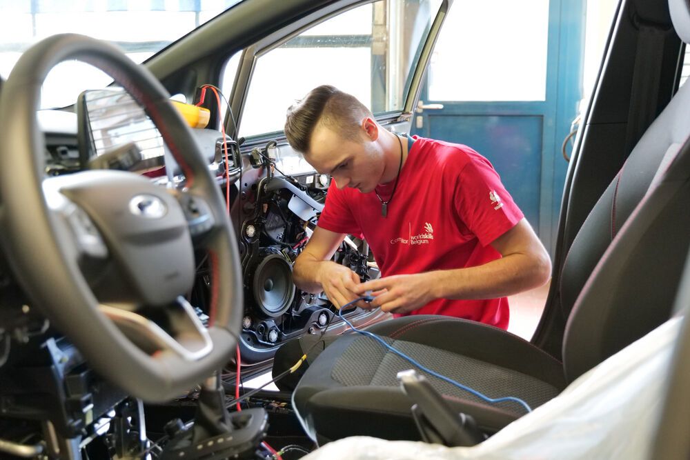 Die World Skills 2022 im Beruf Kfz-Mechatronik in Dresden || Bild 9 / 34