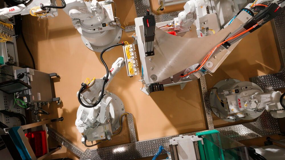 It's all in the mix: robots take injection moulding production to a new ...
