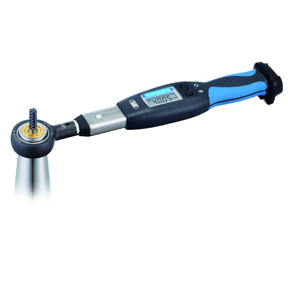 Precision milling: Digital torque wrench securely tightens collet chucks