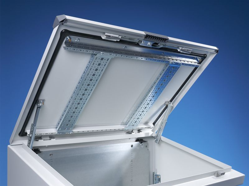 Rittal erweitert Pult-Serie um neues Standpult || Bild 1 / 2