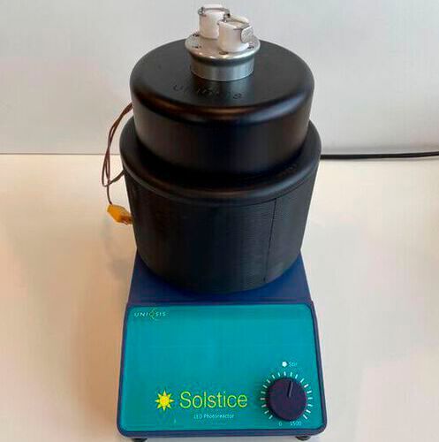 Compact Temperature-Controlled Batch Photoreactor