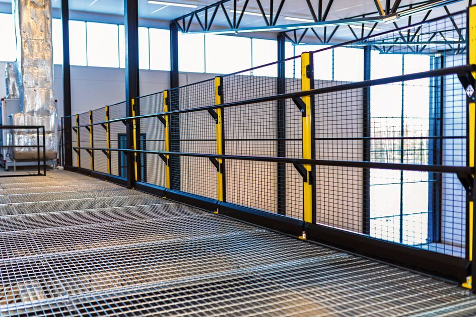 Absturzsicherung für logistische Mezzanine-Flächen