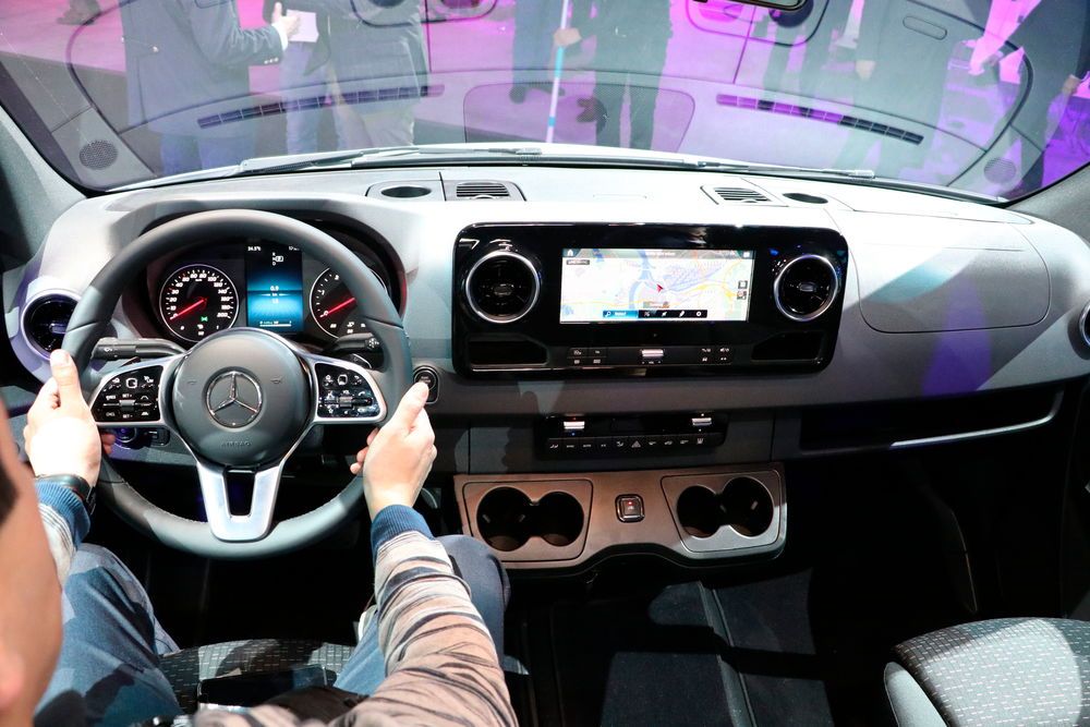 Neuer Sprinter auch mit Frontantrieb und Triebkopf || Bild 2 / 3