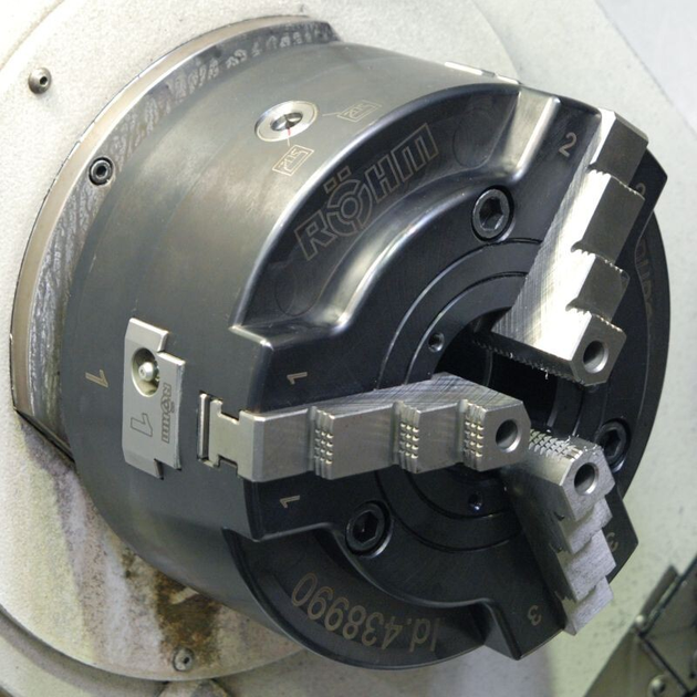 Kraftbetätigtes Spannfutter mit vergrößertem Freiraum