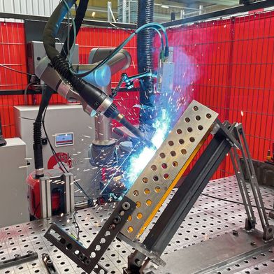 Almer Arc 2: Powerful AR glasses for industrial companies.