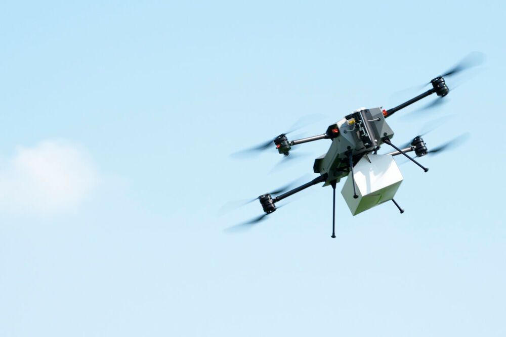 Drohne liefert bis zu 6,5 Kilogramm schwere Pakete automatisch