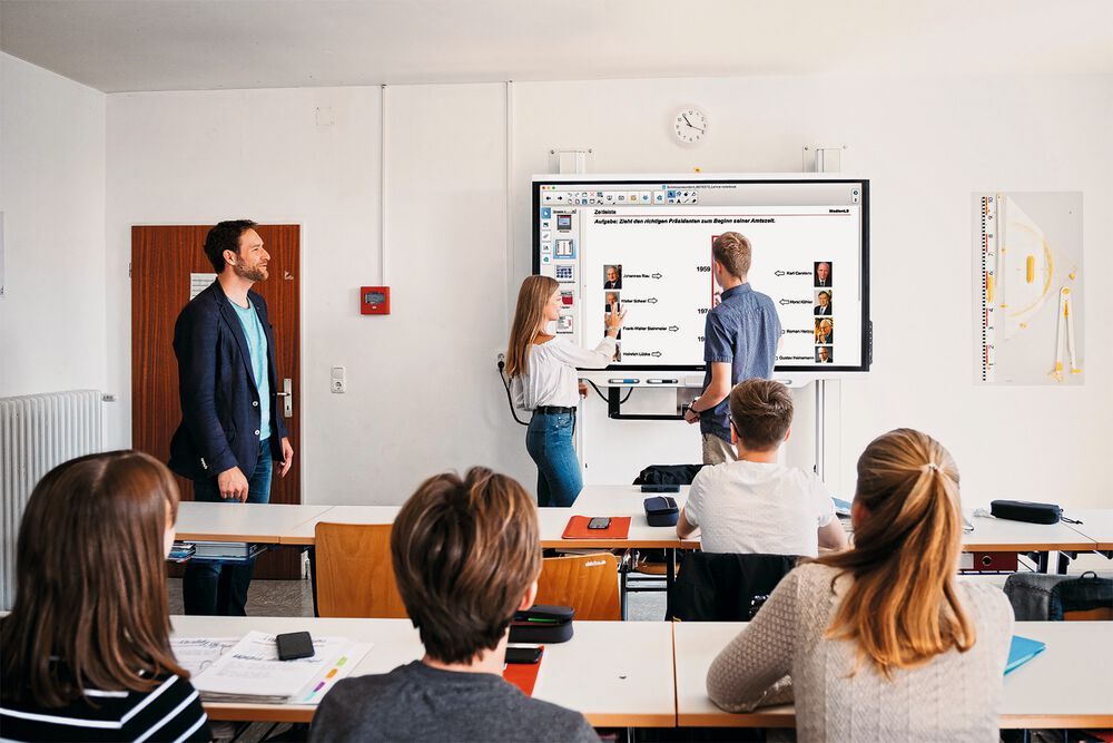 Hybrid-Unterricht mit Klassen-Cloud & digitaler Tafel