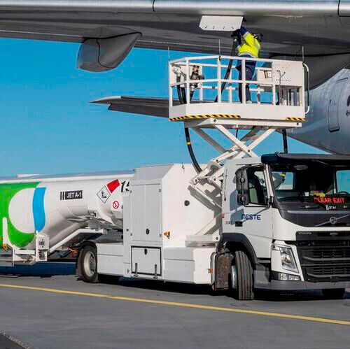Neste Supplies SAF to Los Angeles International Airport