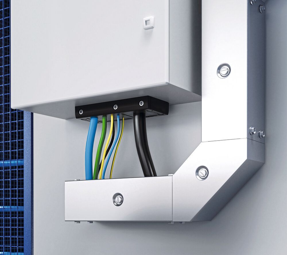 Bis zu 40 Kabel einfach in Schaltschränke einführen