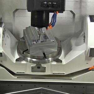 Increasing 5-axis accuracy by probing, auto-tuning
