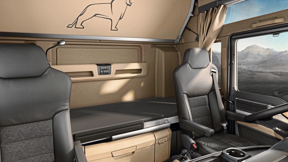 Lkw-Fahrerhaus: Arbeiten und Leben im MAN || Bild 19 / 21