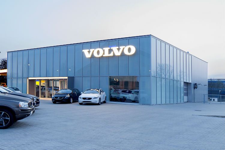 Erster Volvo-Betrieb in neuer CI || Bild 1 / 24