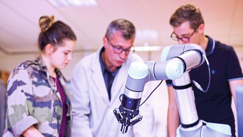 Formation Universal Robots