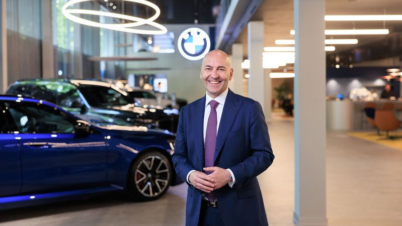 BMW Frankfurt eröffnet nach Umbau mit „Auslieferungswelt“