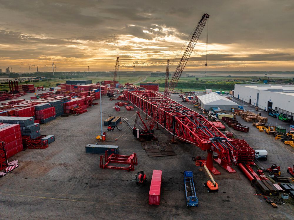 The world's strongest crane begins operation || Picture 6 / 8