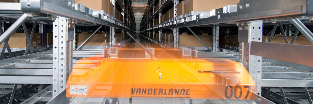 Adapto-Shuttles von Vanderlande für ifm