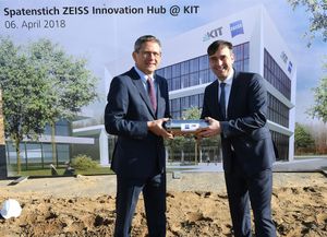 Spatenstich für den ZEISS Innovation Hub @ KIT || Bild 1 / 2