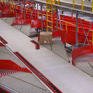 Van Riet liefert HC Sorter für neuen DHL-Standort