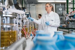 BASF jetzt auch in grün: Wie der Konzern nachhaltig werden will || Bild ...