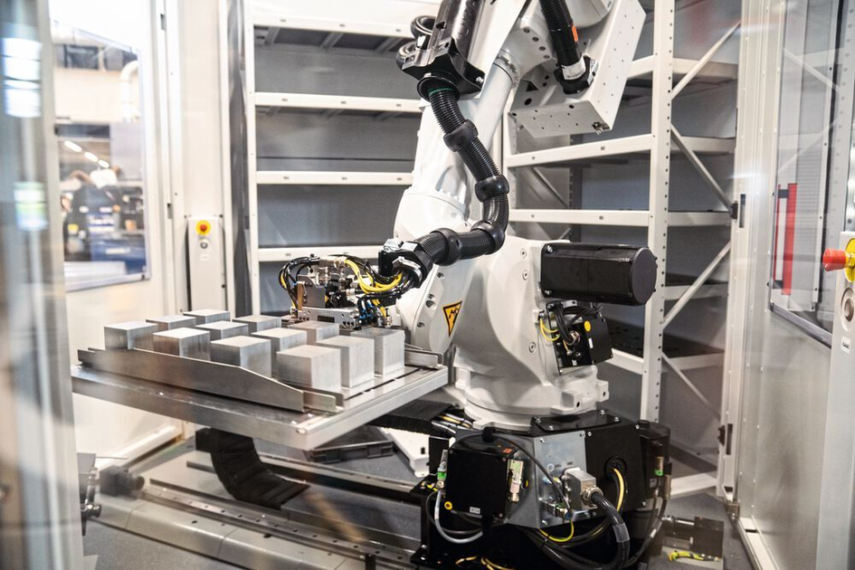 Unterschiedliche Bauteile automatisiert fertigen