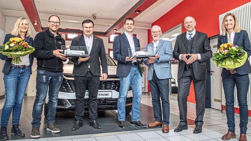 Kia zeichnet zwei deutsche Händler aus || Bild 1 / 2