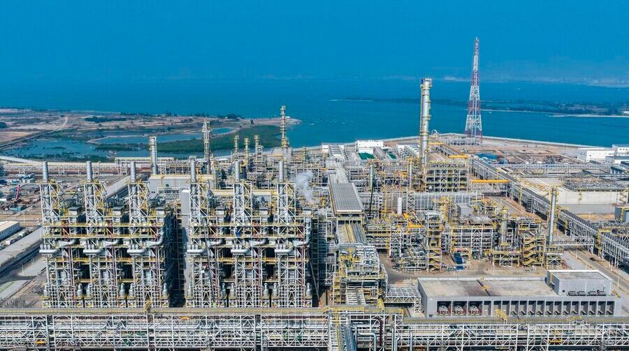 BASF Starts Up Steam Cracker at Verbund Site in China