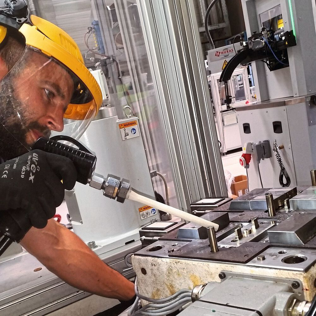 Cold Jet presents dry ice blaster at K