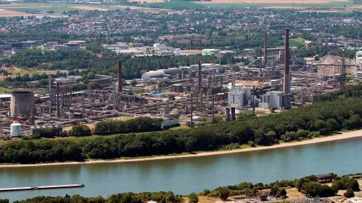 Transformation der Shell-Raffinerie in Wesseling: Fokus auf Grundöle