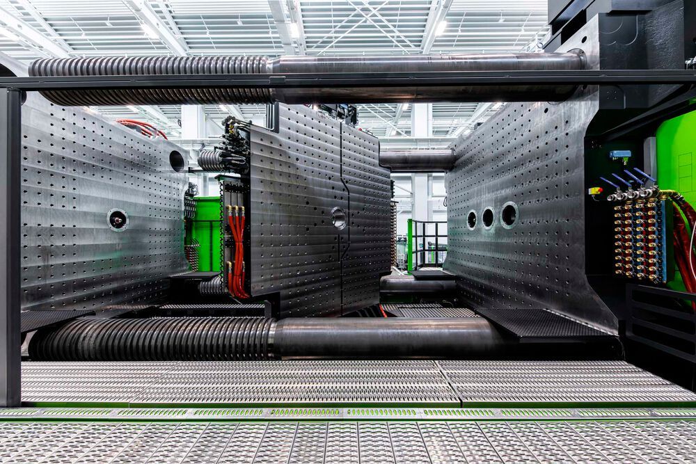 Engel präsentiert größte Technikums-Spritzgießmaschine der Welt || Bild ...