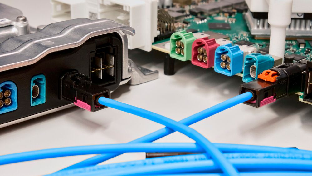 Software-definierte Fahrzeuge: ZF setzt auf Glasfaser für zukünftige ...